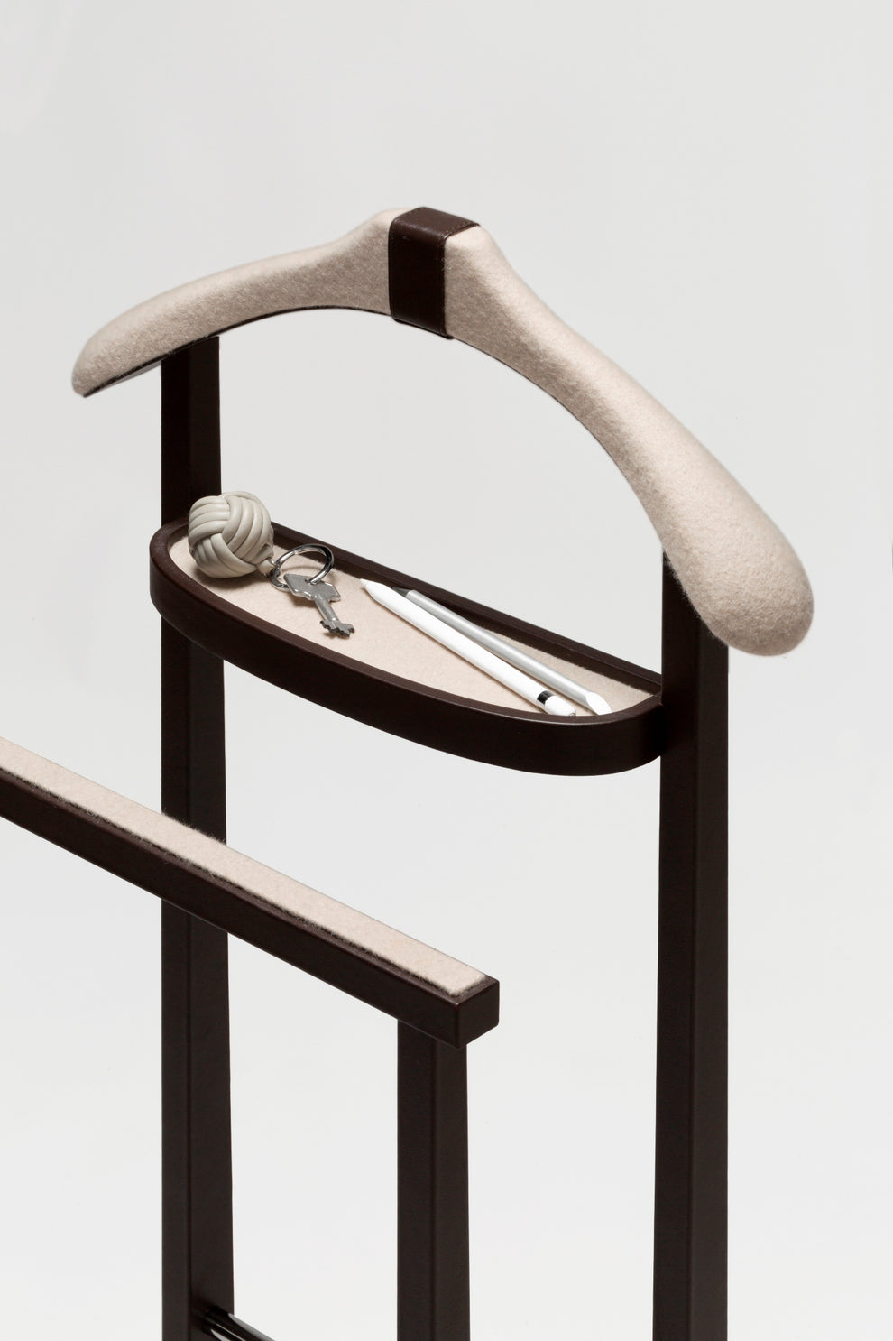 Giobagnara Edoardo Leather-Covered Wood Clothes Valet with Cashmere ...